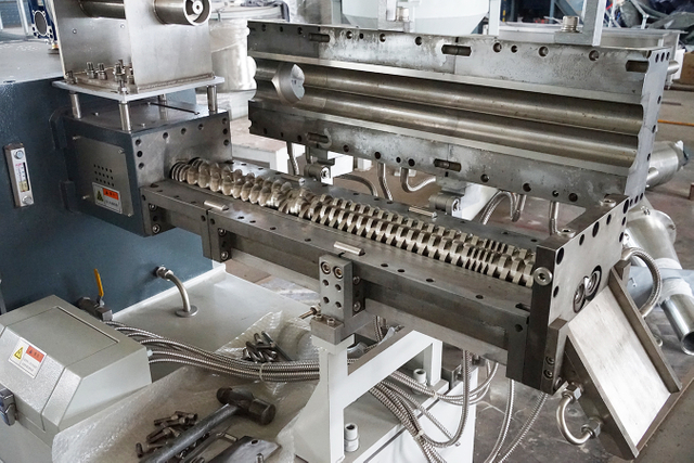 China High Capacity Coupling Twin Screw Extruder manufacturers, High ...